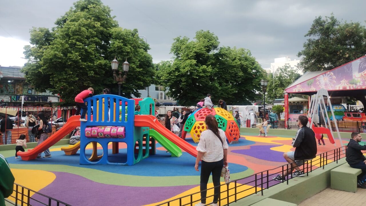 LA PLAZA SAN MARTÍN LUCE RENOVADA CON NUEVOS JUEGOS INFANTILES Y PISO ...